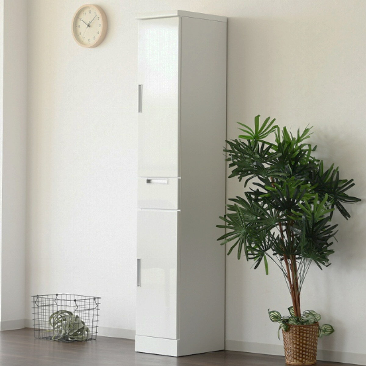 サイズ約 幅40×奥行40×高さ180（cm）内容量1台付属品：可動棚上段4枚、下段2枚材質MDF（エナメル塗装）生産国日本製組立状態完成品梱包サイズ幅42×奥行42×高さ182（cm）お届け梱包数1個口注意事項※商品ページ内には別サイズの...