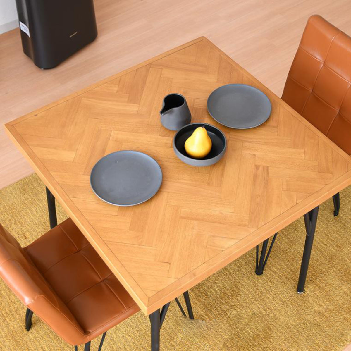 サイズ約 幅75×奥行75×高さ70（cm）内容量1台材質天板：ラバーウッド無垢脚：スチール製生産国ベトナム製組立状態お客様組立品注意事項※天然木を使用しているため、一点一点色味や風合いが異なります区分返品・キャンセル区分（不可）●お洒落な...