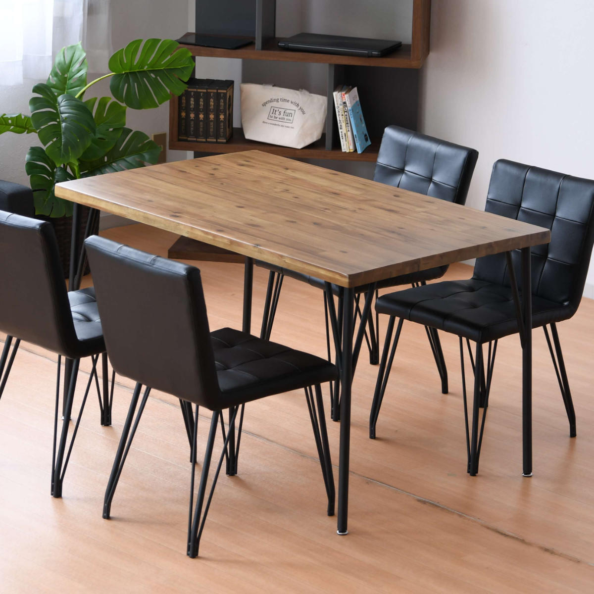 サイズ約 幅120×奥行75×高さ70（cm）内容量1台材質天板：アカシア無垢脚：スチール製生産国ベトナム製アジャスター付き組立状態お客様組立品注意事項※天然木を使用しているため、1点1点色合いや風合いが異なります※商品ページ内には別の商品...