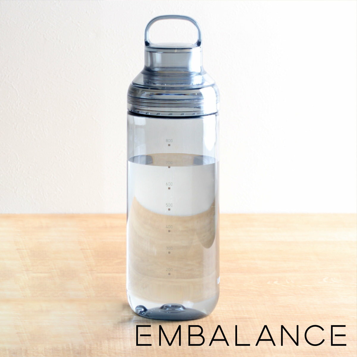 サイズ約 高さ27.4（cm）直径：約 8.5（cm）飲み口の口径：約 4.5（cm）ボトル本体の口径：約7.3cm重量約 189g容量約 1L内容量1個材質本体・キャップ・飲み口：飽和ポリエステル樹脂パッキン：シリコーンゴムBPAフリー種...