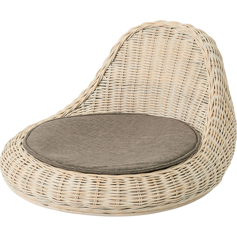 サイズ 幅440×奥行き510×高さ255mm 座面高さ 60mm 仕様 本体／ラタンウィッカー 座布団／布・ウレタンフォーム 本体重量／2．5kg インドネシア製 搬送状態 完成品 配送 北海道・沖縄・離島へのお届けは別途送料がかかります...