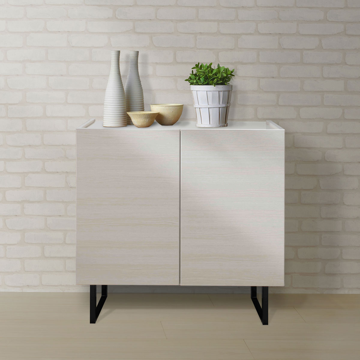 サイズ 幅799×奥行き333×高さ750mm 仕様 特殊プリント化粧板 可動棚8枚 搬送状態 完成品（脚のみ後付け） 配送 関東～中国・四国へのお届けは送料無料です。（山間部など一部地域は除きます） 一戸建て階段で上がる2階まで、もしくは...