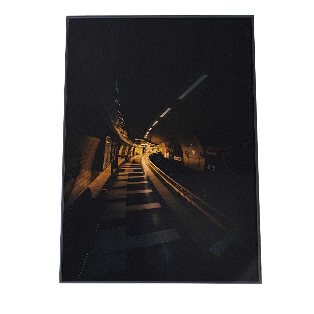 【EFPIのポスターについて】 ポスター専門店の提案力が自慢です。取扱数は業界でもトップクラス。 さまざまなインテリアに提案できる洗練された デザインポスターを揃えたファッションポスター。 【取り扱いデザイン】 ポスターの作成者は有名アパレ...