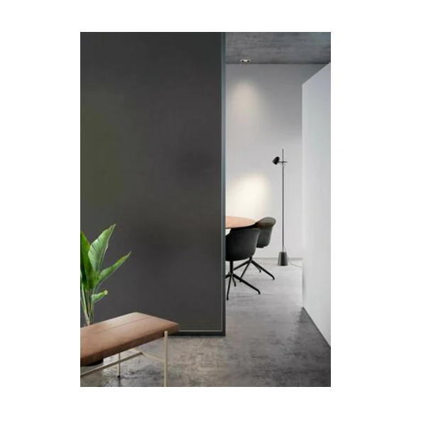 木や石のような自然素材をトレースしたようなイメージで開発された、ガラス用の装飾デザインフィルムです。 デザインのみならず、有害な紫外線を99％以上ブロックすることができるので、日焼け対策が可能です。 また、万が一の災害時にガラスの飛散を防ぐ...