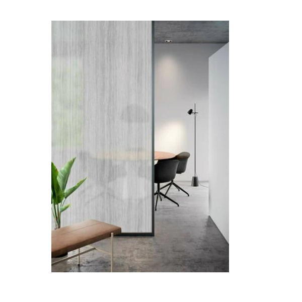 木や石のような自然素材をトレースしたようなイメージで開発された、ガラス用の装飾デザインフィルムです。 デザインのみならず、有害な紫外線を99％以上ブロックすることができるので、日焼け対策が可能です。 また、万が一の災害時にガラスの飛散を防ぐ...