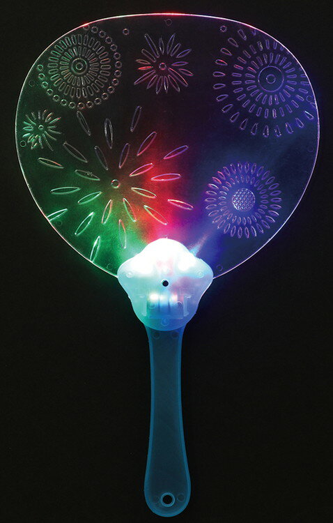 あおぐと映える光る絵入りうちわ！7パターンに光り方が変わる！★電池内蔵（電池交換はできません） サイズ：160×260×15mm、透明うちわ部分：160×140×1.7mm セット内容：本体×1 重量：45g 材質：取手：PP・透明部分：P...