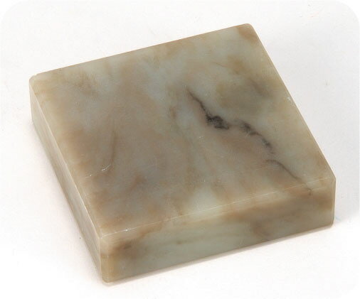 商品説明：柔らかい石なので、手軽にペーパーウェイトが作れます。（約1〜2時間）ニスを塗って仕上げると丈夫になります。 商品サイズ：70×70×20mm 包装形態：クラフト紙包装　　　　●仕様・寸法・デザインについては予告なく変更されることが...