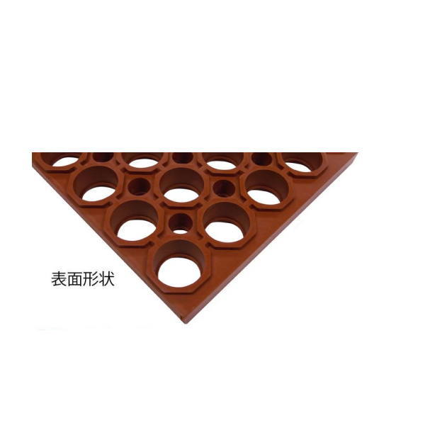 特長 　油や水気の多い厨房や工場内の安全対策や疲労軽減に効果的なゴム製マットです。 　耐油性合成ゴムを使用しており、耐久性にも優れています。 材質：合成ゴム（NBR） 重量：約13.5kg ●ジョイントは別売です。「msm-4011810」...