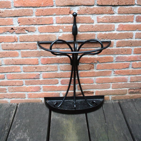 サイズ（mm）：W400×H650×D140 重量：4.0kg 材質：ロートアイアン 色：黒 組立：完成品 生産国：インドネシア●こちらの商品はお支払方法が代引きでの発送ができません。細かい日時指定、夜間配送、休日祝日配送もできないです。 ...