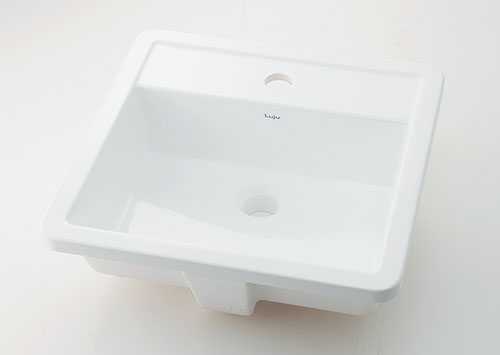 ●陶器製 ●切込寸法W390×D390ミリ（角R20） ●容量4.5L ●オーバーフロー付き ※単水栓の取付けには、アダプターが必要です。　　　　 ※製造上の理由により、外観・寸法にバラつきがございます。ご了承ください。　　　 ※水栓、排水...