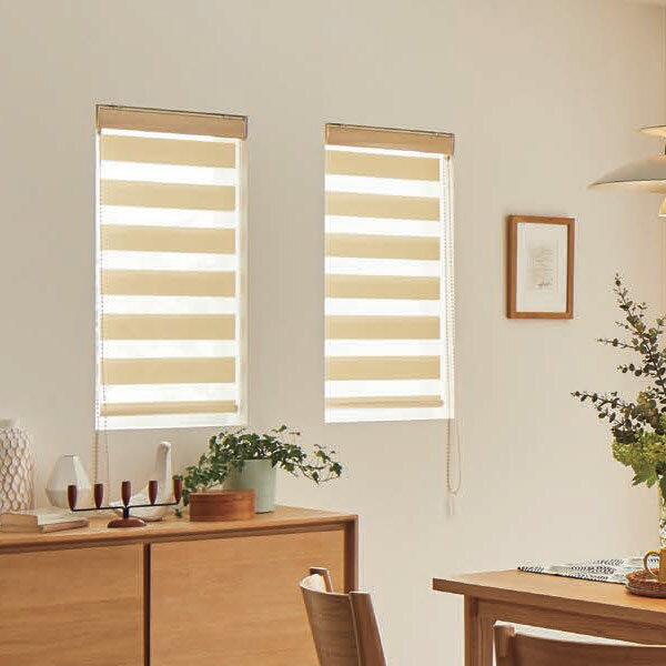 ざっくりとした質感が魅力のナチュラルな素材感。 製品高さ2.8mまで対応できます。 生地性能：防炎 生地組成：ポリエステル 100％　F☆☆☆☆ 生地透過性（ドレープ部）：透過性ランクA●受注生産平日6〜9日で出荷が目安です。あくまで目安で...