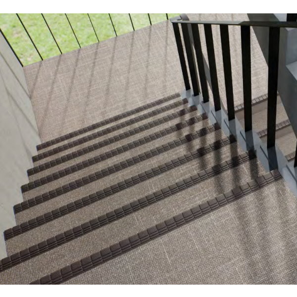 タキストロン　ハイスイカラットHKに連動したタキステップ。 お掃除をラクにするメンテナンス性 　汚れバリアで付着を防ぐ、クロスネット処理 　カビがつきにくい！防カビ剤配合 　ゴミを掃き出しやすい特殊エンボス 品種：遮音・防滑性階段用床材 寸...