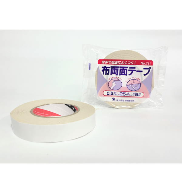 用途 　カーペット、ワイヤープロテクターの固定 　屋外・屋内でのポスターの固定 テープ厚さがあるため、粗面・凸凹面に適する。 初期粘着が優れている 耐候性に優れる。 布両面テープなので、手切れ性があり、作業性が良好 粗面、カーペットへの固定...