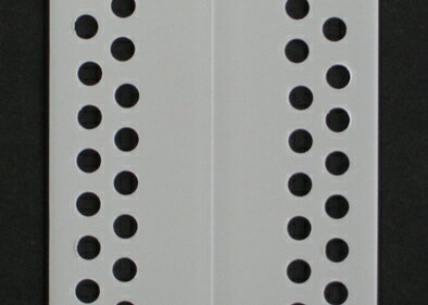 特長 　中央軟質部をしごくとL字形状になります。