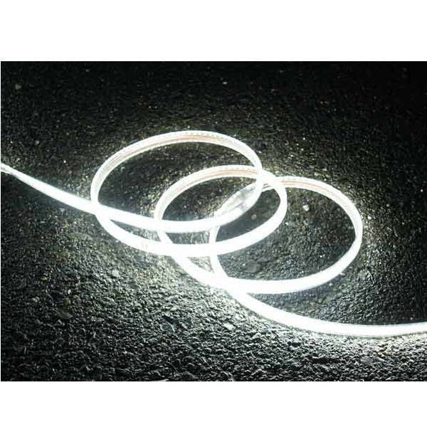 長い距離を明るくするLED照明。 AC100V使用。 片面発光1mで1000ルーメン。 作業灯として使用でき、1階から階段、2階までひとつなぎできます。 最大40m連結可能。 ※リールから送り出す際や巻き取る際は、固い棒などを差し込んで行っ...