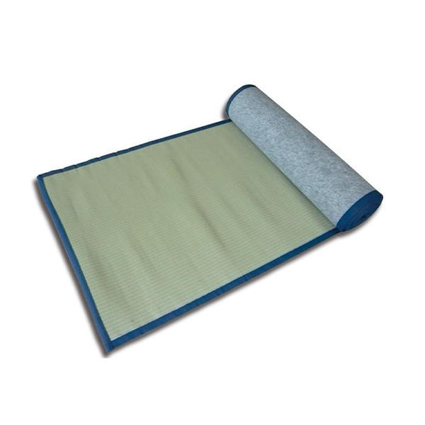 畳表は毛羽立ち難い素材をしており、耐摩耗性に優れています。 裏面に不織布を施し、クッション性があります。 また、滑りにくい加工を施し、ジョイントテープで連結できるためズレにくく安定します。 汚れても水拭きが出来るため、衛生的です。ダニ、カビ...