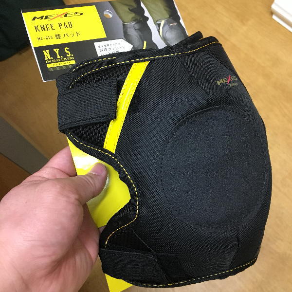 膝を衝撃から守るごく厚クッション