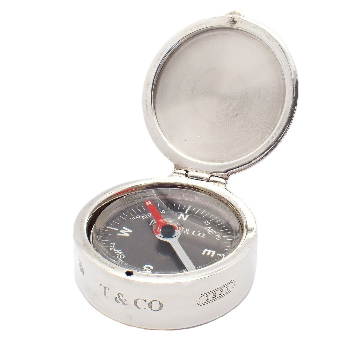 TIFFANY＆Co.ティファニー 1837 コンパス 方位磁石&nbsp;素材：シルバー925サイズ：直径 約 4.0cm&nbsp;高さ 1.6cm （閉じた状態）重さ：約 35g付属品：箱USED品薄い小傷とくすみが見られます。管理N...