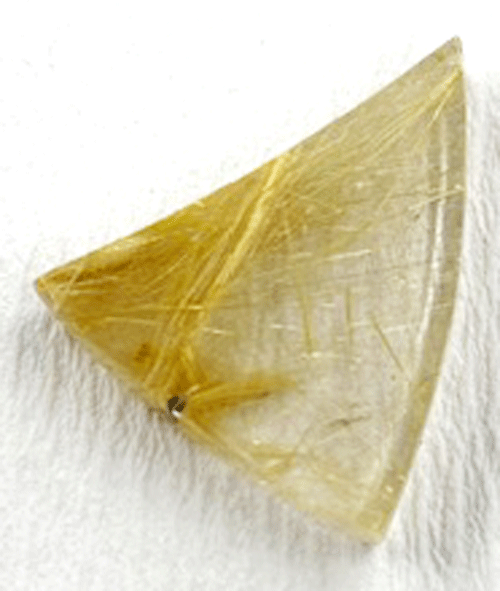 宝石名ルチルクォーツサイズ18.5*20*4.5mm 重量11.56カラット産地ブラジル・バイヤー州ヘメージオ村数量1個石状態キズ有り。【先代 日記】 上載の画像は最後のバイヤー州の旅路で仕入れ、原石から研磨したカット石です。 ガリンポ（採...