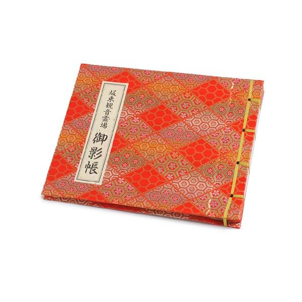 御影札（みえいふだ）を大事に保管する幅広タイプの御影帳です。 それぞれの収納欄の横には、各寺院のご詠歌が印刷されている札が、各ポケットに収納されております。 綴じ込みの部分にまち（幅）があるため、御影札を収納した後に厚くなる事を想定した造り...