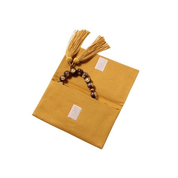 手触りの良い、高級感のある念珠入れです。 大きめの男性用の片手念珠や、108玉の念珠が収納可能です。 マジックテープ留めで簡単に開閉することができます。 赤、緑、紺、からし、紫、黒、ピンクの7種類からお選びください。 大切な念珠は日常使用し...