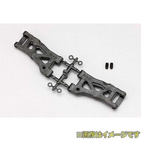 BD10用のオプションパーツ、グラファイト成型のリヤサスアームです。サスピン間の距離は57mmで、内側サスピンからショックピボットまでは42mmとなっています。標準のサスアームよりも硬度が高く、マシンのレスポンスを高めることが可能です。