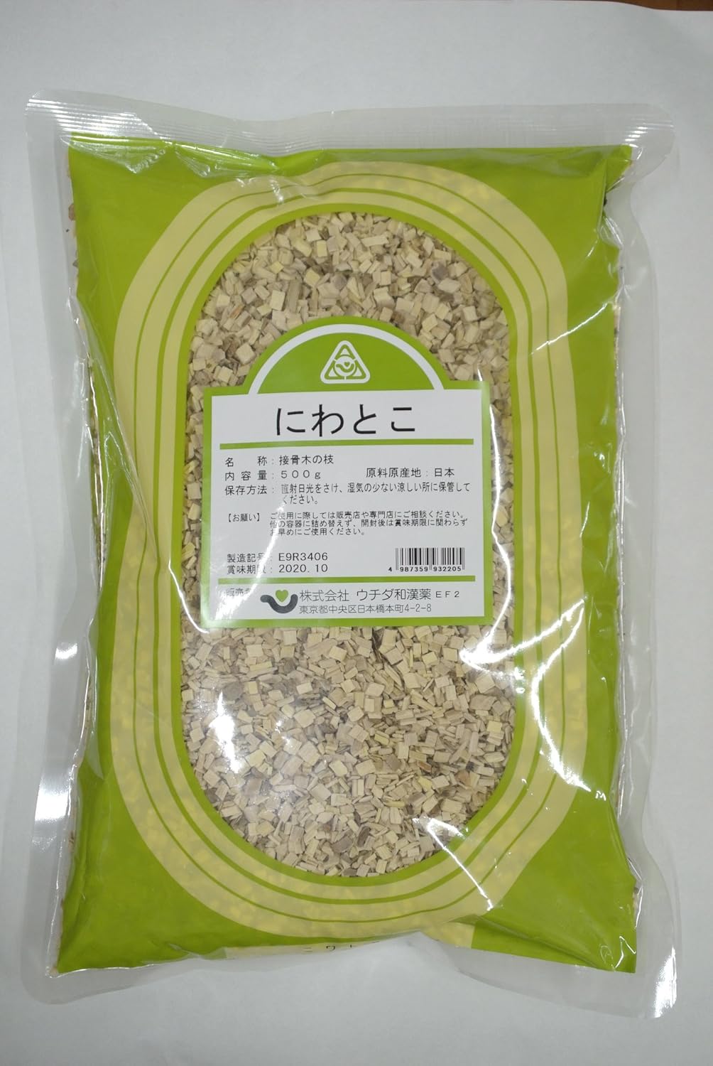 商品の説明 生薬名にはしばしば薬効に基づくものが見られます。「接骨木」もその一つで、名称で薬効が分かります。接骨木は『新修本草』の木部下品に初収載され、「味甘、苦、平、無毒。折傷を主治し、筋骨を続ぎ、風癢、齲歯を除く。浴湯にするが良い」とあ...