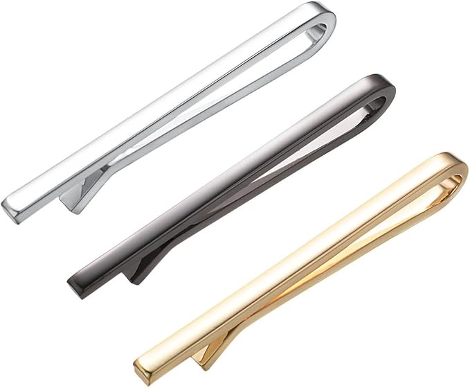 【製品情報】タイピン メンズ セット素材：真鍮（素材にこだわり腐食しにくい真鍮素材を使用しております）。ネクタイピンサイズ：5.2*0.3cm、幅が5.5〜8cmのネクタイに適しています。カラー：金、銀、黒。数量：3本セット。 【ギフトボッ...