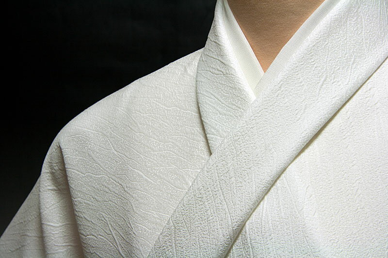 ◇色目　　ご指定の色目で染め上げます 誂え染の流れ (詳細手引き） ご注文を受ける → 白生地と色見本帳を発送 → 白生地のご確認、色目をお選びいただきます。 → みやこさかえに白生地を返送する → 白生地を 染めてお届け ・お値段には、白...