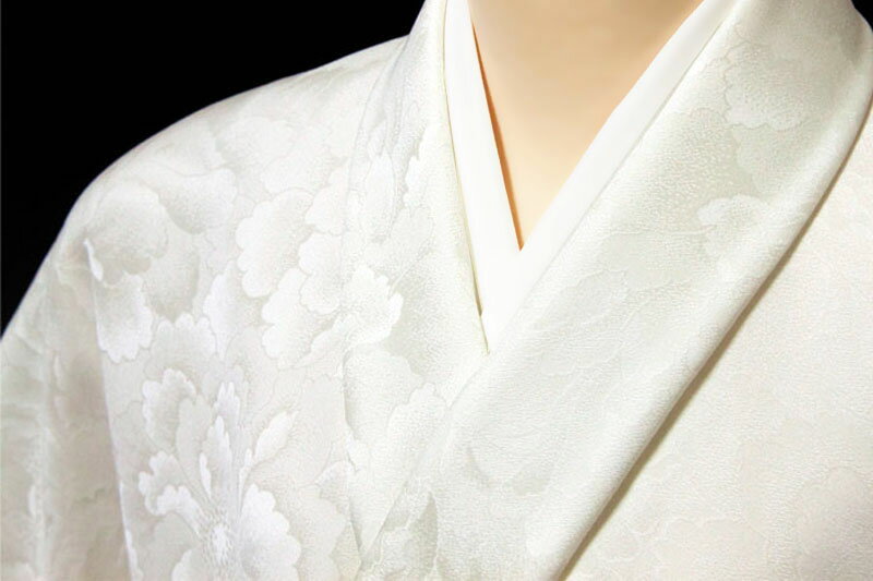 ◇色目　　乳白色 ほのかな黄味を感じさせる柔らかな白。ミルキーホワイト 白に近い色目で地模様を生かす色目です。 結婚式での着用は、できればお控え下さい。 ◇素材　表地：絹・裏地：絹 ◇用途　振袖 ◇文様分類　 ◇サイズ　巾390mm×長さ1...