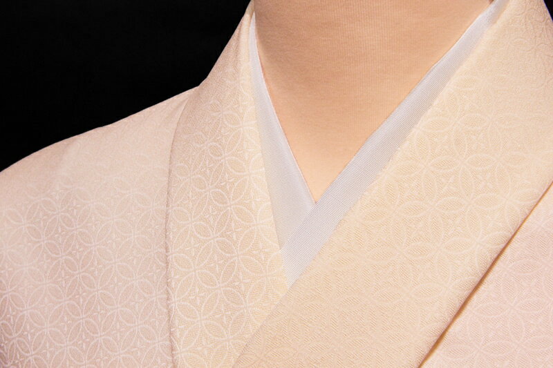 ◇色目　　アイボリー ほのかなオレンジピンク味をを感じさせる柔らかなベージュ。この色目自体は、明るい雰囲気を発するが癖のない色目。組み合わせる色目を引き立て、その印象を包み込み様々な雰囲気を作り出す。 特に綺麗な色目との相性が良く、華やかで...