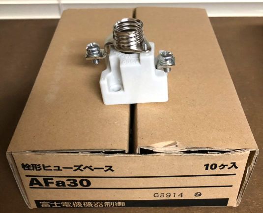 製品特長 ・小さな寸法で大きな遮断電流 　100A 以下の定格品の定格遮断電流は、AC100kA（DC100kA）です。 ・溶断表示が出ます 　ヒューズリンクの可溶体（エレメント）が溶断すると、スプリングの力で表示が出るようにつくられていま...