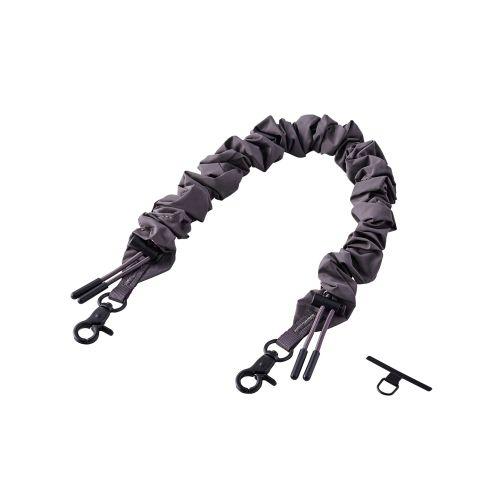 型番:P-STHSCOGYJANコード:4549550385893■くしゅくしゅとした立体感とミニマルなデザインが目を引く、アクセサリー感覚で楽しめるハンドストラップです。 ■ミニマルでスポーティーな印象が、カジュアルにもストリートにも自然...