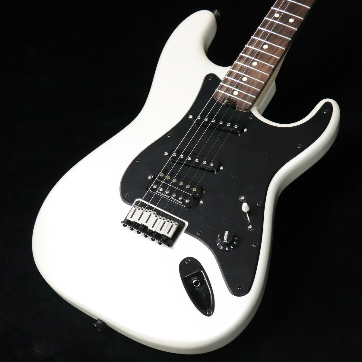 人気のジェイク・E・リーモデルがPro-Modシリーズより登場！ギターの名手であるジェイク・E・リーは、Ozzy Osbourneのリードギタリストとして彼の伝説的なギグへとたどり着く前に、1980年代に、RattそしてRough Cutt...