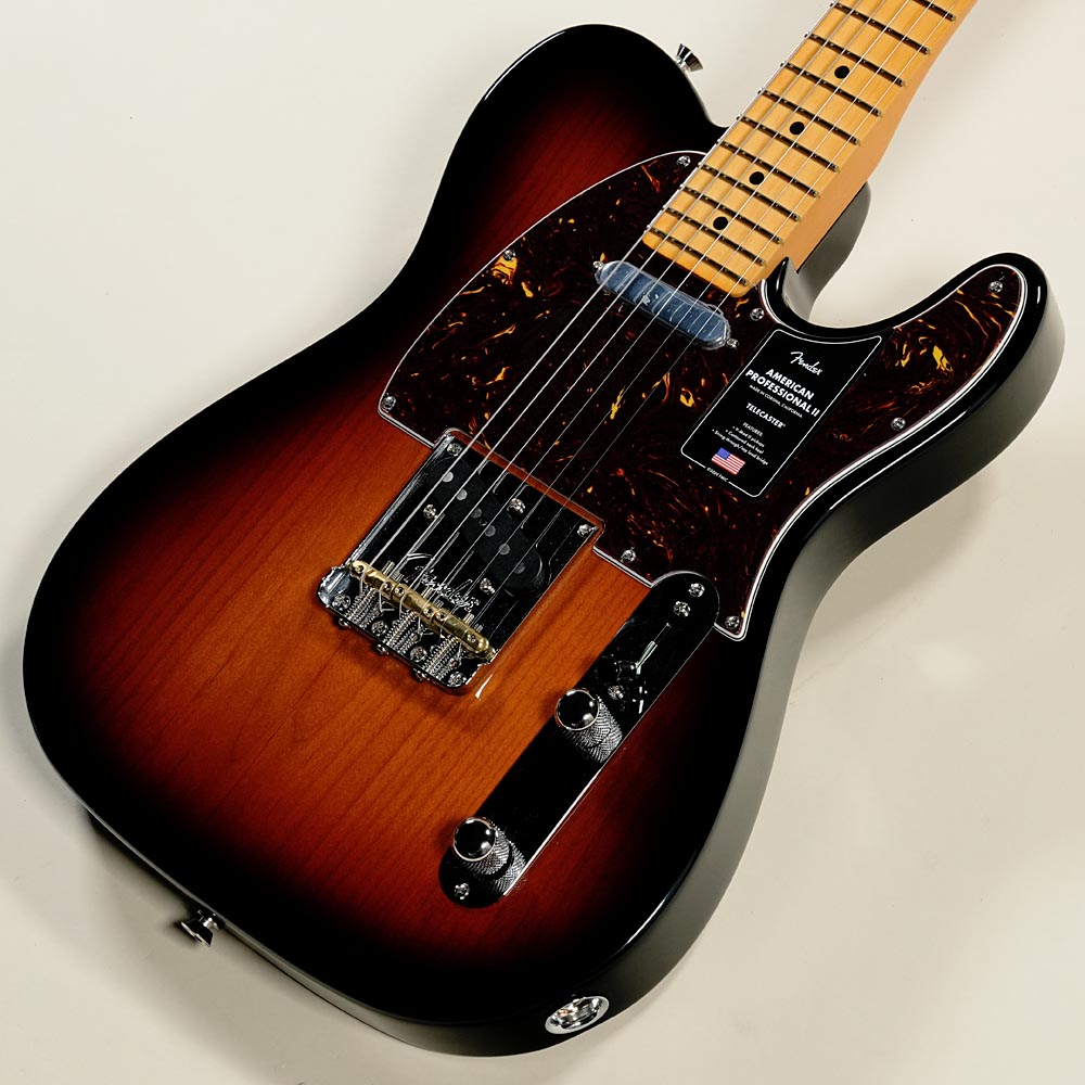 USA製フェンダー、アメプロがパワーアップして登場！American Professional II Telecasterは、70年以上に渡る革新、インスピレーション、進化を経て、現代のプレイヤーの要求に応えます。高い人気を誇るDeep C...