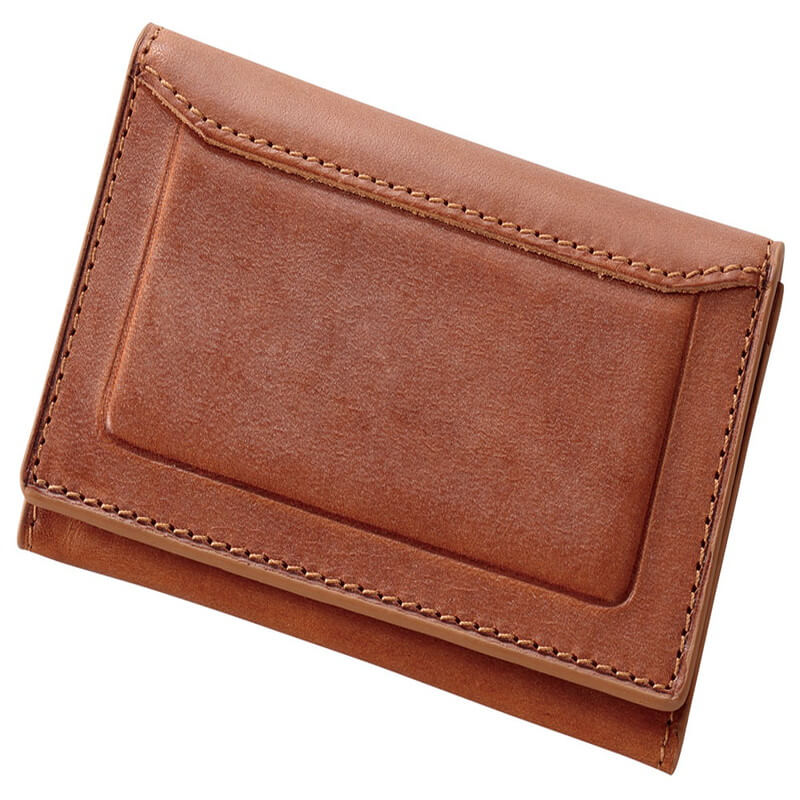 磨くと宝石のような艶が出る名刺入れ 姫路のタンナーが日本産のステアハイド（成牛）をフルタンニンで2回鞣し、オイルとワックスをたっぷりと染込ませた重厚な革です。 厚みもある革の為、通常のタンニン鞣しにかかる期間の1.5倍の時間をかけて仕上げて...