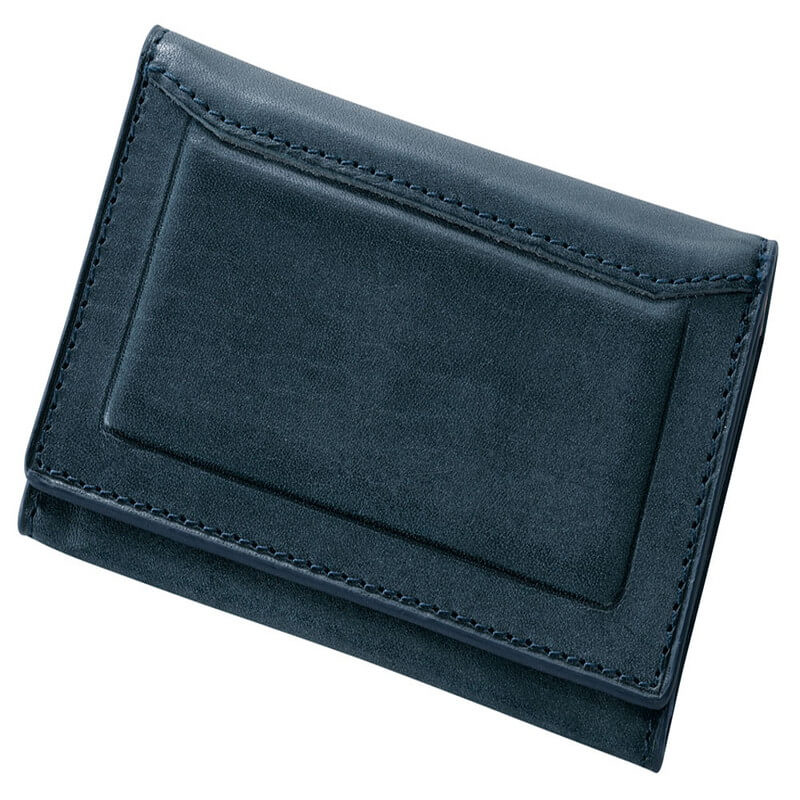 磨くと宝石のような艶が出る名刺入れ 姫路のタンナーが日本産のステアハイド（成牛）をフルタンニンで2回鞣し、オイルとワックスをたっぷりと染込ませた重厚な革です。 厚みもある革の為、通常のタンニン鞣しにかかる期間の1.5倍の時間をかけて仕上げて...