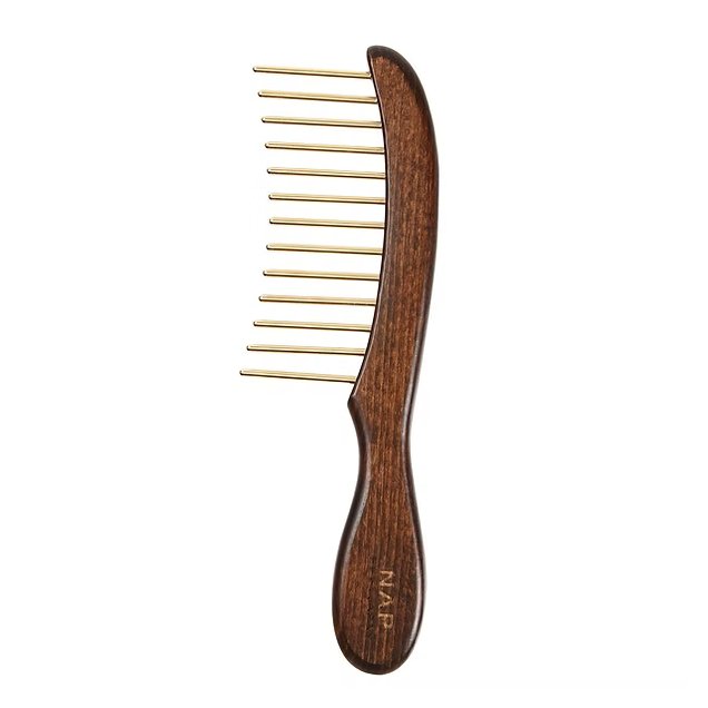 NAP ナチュラルコーム18金メッキピン N A P NATURAL COMB Gold coating Pin ●艶髪コーム NAPナチュラルコームはプロフェッショナル専用のコームです。 耐久性、耐熱性に優れた素材を使用し製造しています。...