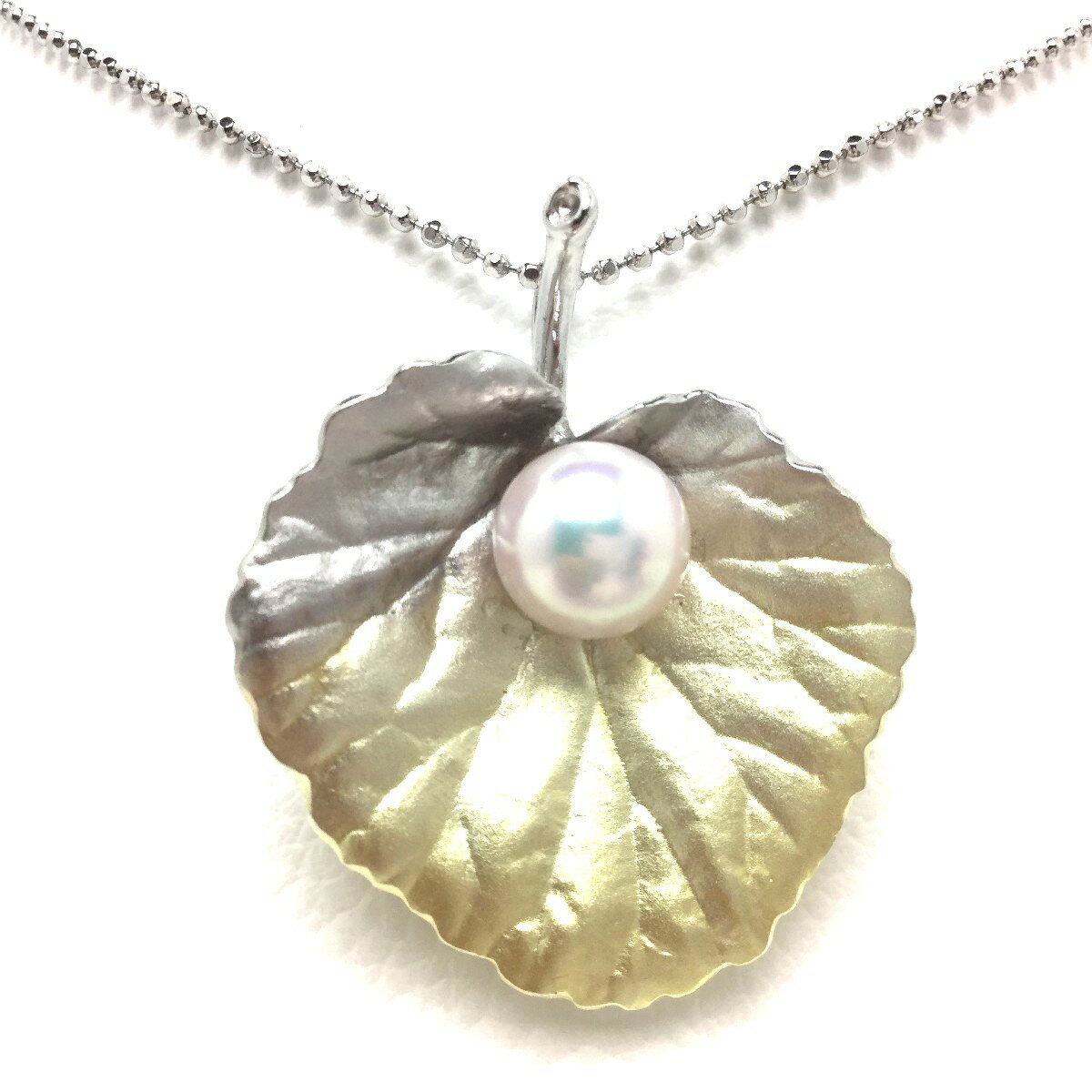 商品の種類ブローチ真珠の種類アコヤ真珠真珠のサイズ9.3mm真珠の形状ラウンド真珠の色ホワイトピンク真珠の巻きA真珠のテリA真珠のキズA金具の材質 シルバー 全体の大きさ3.3×4cm総重量15.5g保証書付商品説明　大変美しいアコヤ真珠の...