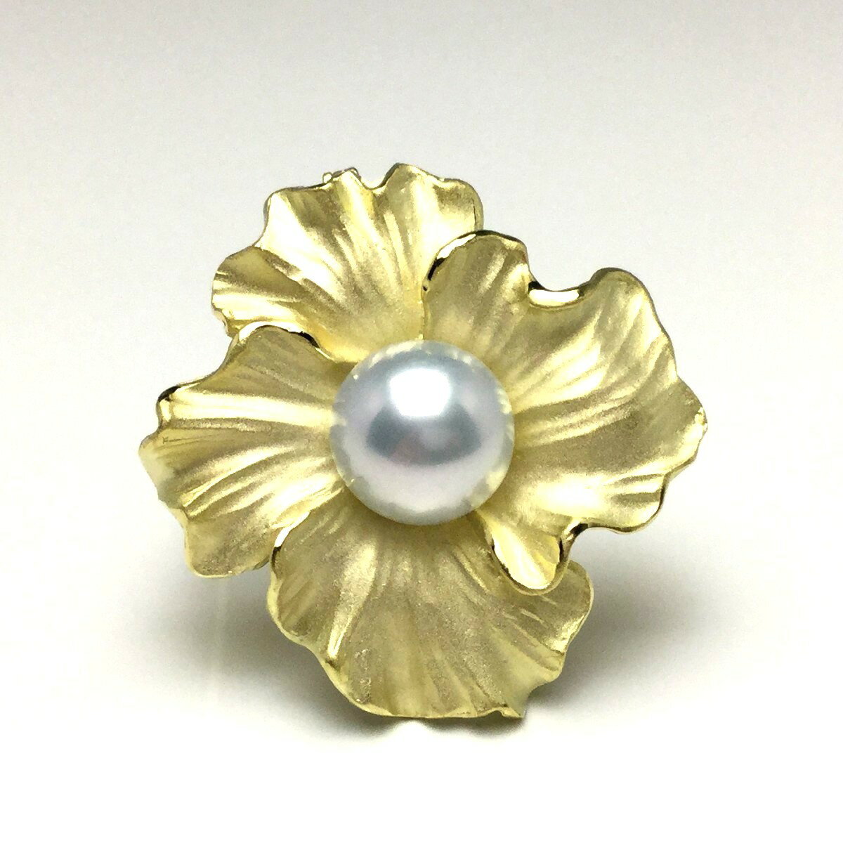 商品の種類ブローチ真珠の種類白蝶真珠真珠のサイズ11.5mm真珠の形状ほぼラウンド真珠の色ホワイト真珠の巻きA真珠のテリA真珠のキズA（可視部分）金具の材質 シルバー 全体の大きさ4×4cm総重量12.9g保証書付商品説明　大変美しい白蝶真...