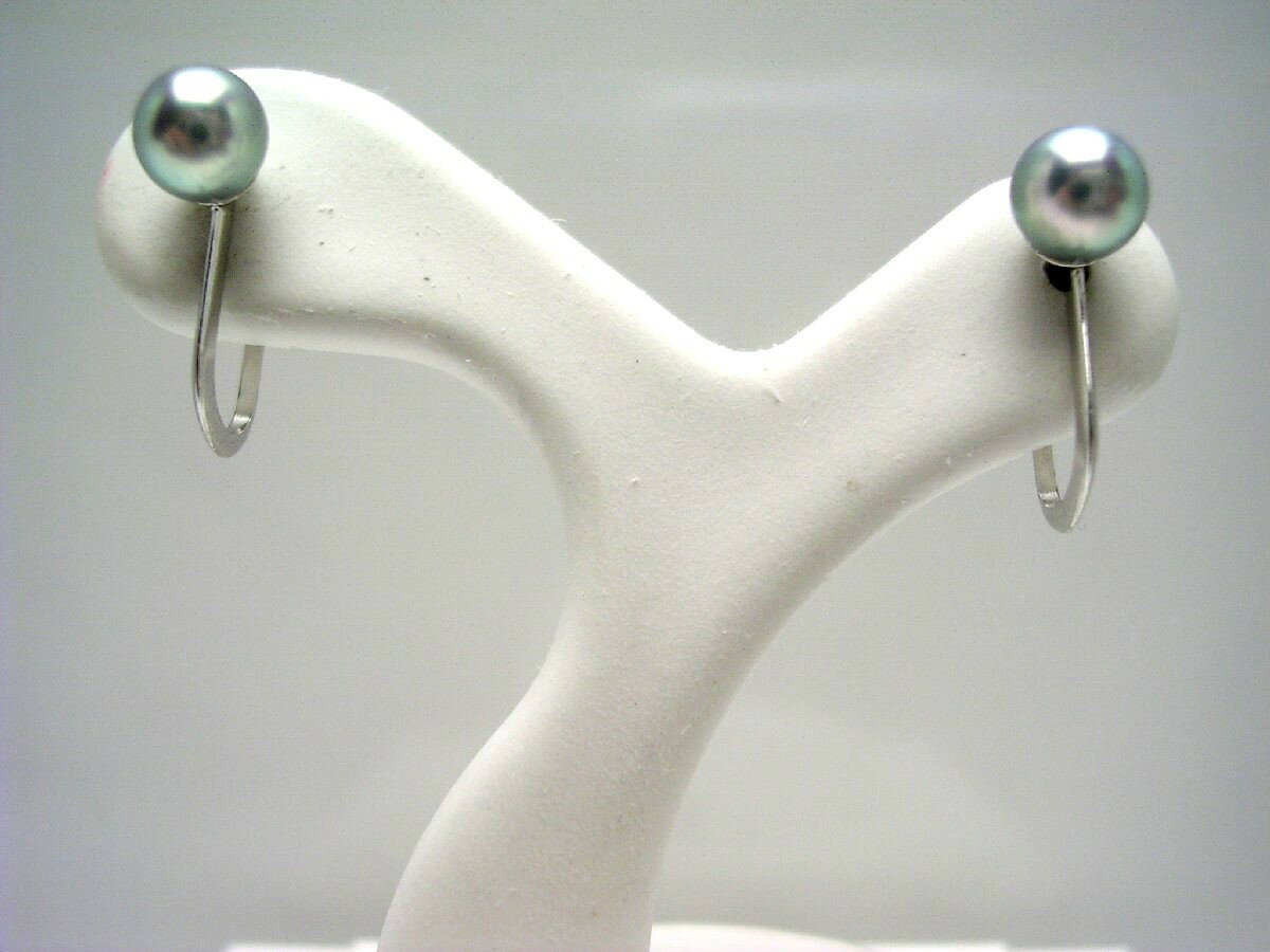 商品の種類イヤリング真珠の種類アコヤ真珠真珠のサイズ4.0-4.5mm真珠の形状ラウンド真珠の色シルバーブルー真珠の巻きA真珠のテリA真珠のキズA金具の材質K14 ホワイトゴールド 総重量1.7g保証書付商品説明　オーソドックスなアコヤ真珠...