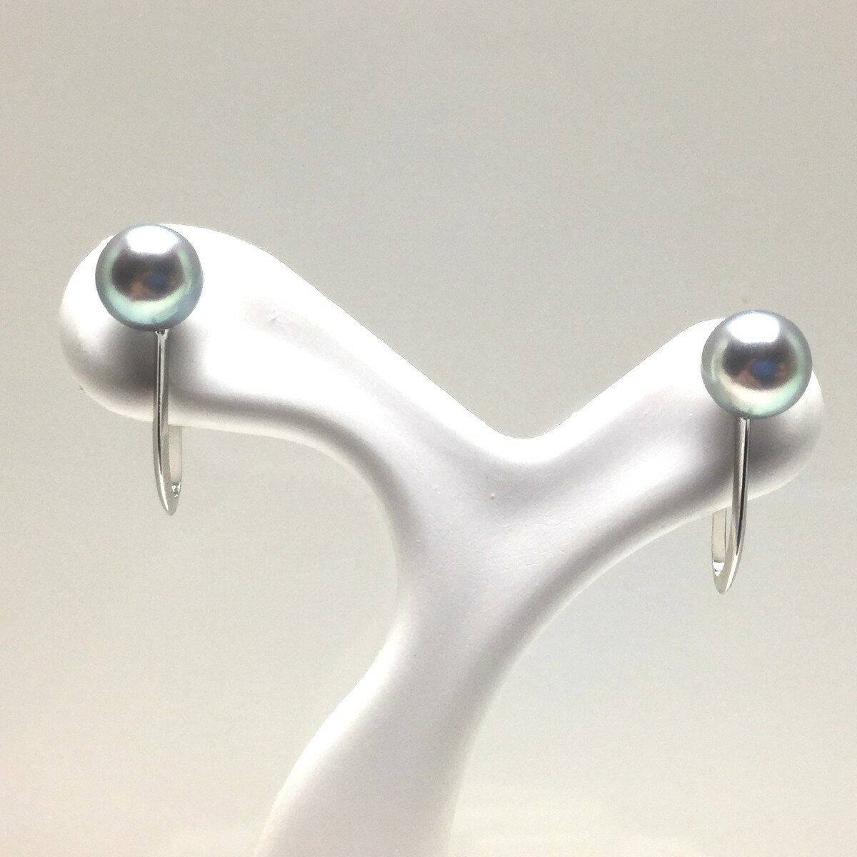 商品の種類イヤリング真珠の種類アコヤ真珠真珠のサイズ5.0-5.5mm真珠の形状ラウンド真珠の色シルバーブルー真珠の巻きA真珠のテリA真珠のキズA金具の材質K14 ホワイトゴールド 総重量1.23g保証書付商品説明　大変美しいイヤリングです...