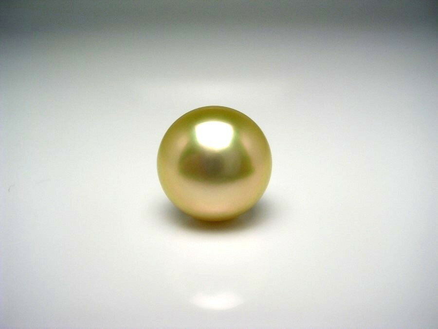 商品の種類ネクタイピン真珠の種類白蝶真珠真珠のサイズ12.9mm真珠の形状ボタン真珠の色ライトゴールド（ナチュラル）真珠の巻きA真珠のテリA真珠のキズサークル A－B金具の材質K18 イエローゴールド 針 真鍮 キャッチ 総重量6.8g保証...