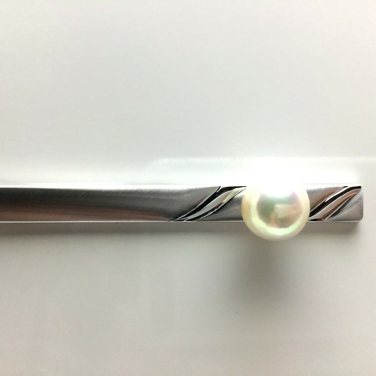 商品の種類ネクタイピン真珠の種類アコヤ真珠真珠のサイズ9.1mm真珠の形状ラウンド真珠の色ホワイトシルバー（ナチュラル）真珠の巻きA真珠のテリA真珠のキズA金具の材質 シルバー 総重量9.87g保証書付商品説明　大変美しいアコヤ真珠のタイ留...