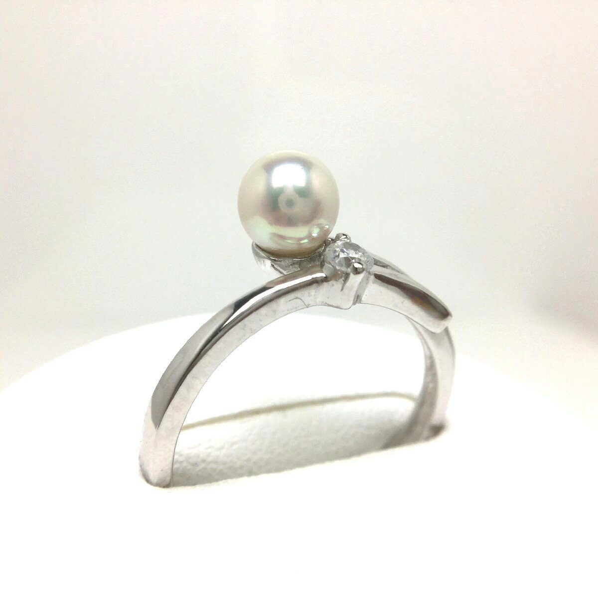 商品の種類フリーサイズリング真珠の種類アコヤ真珠真珠のサイズ5.0-5.5mm真珠の形状ラウンド真珠の色ホワイトピンク真珠の巻きA真珠のテリA真珠のキズほぼA金具の材質 シルバー リングサイズフリーサイズ総重量1.6g保証書付商品説明　美し...