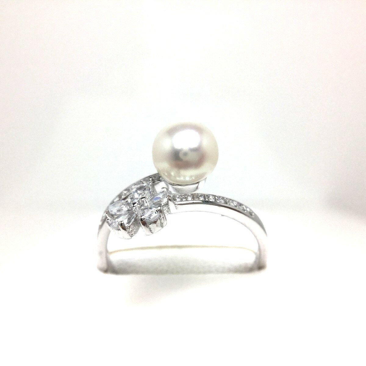 商品の種類フリーサイズリング真珠の種類淡水真珠真珠のサイズ6.5-7mm真珠の形状ボタン真珠の色ホワイト真珠の巻きA真珠のテリA真珠のキズA金具の材質 シルバー リングサイズフリーサイズ総重量2g保証書付商品説明　美しい真珠です。デザインは...