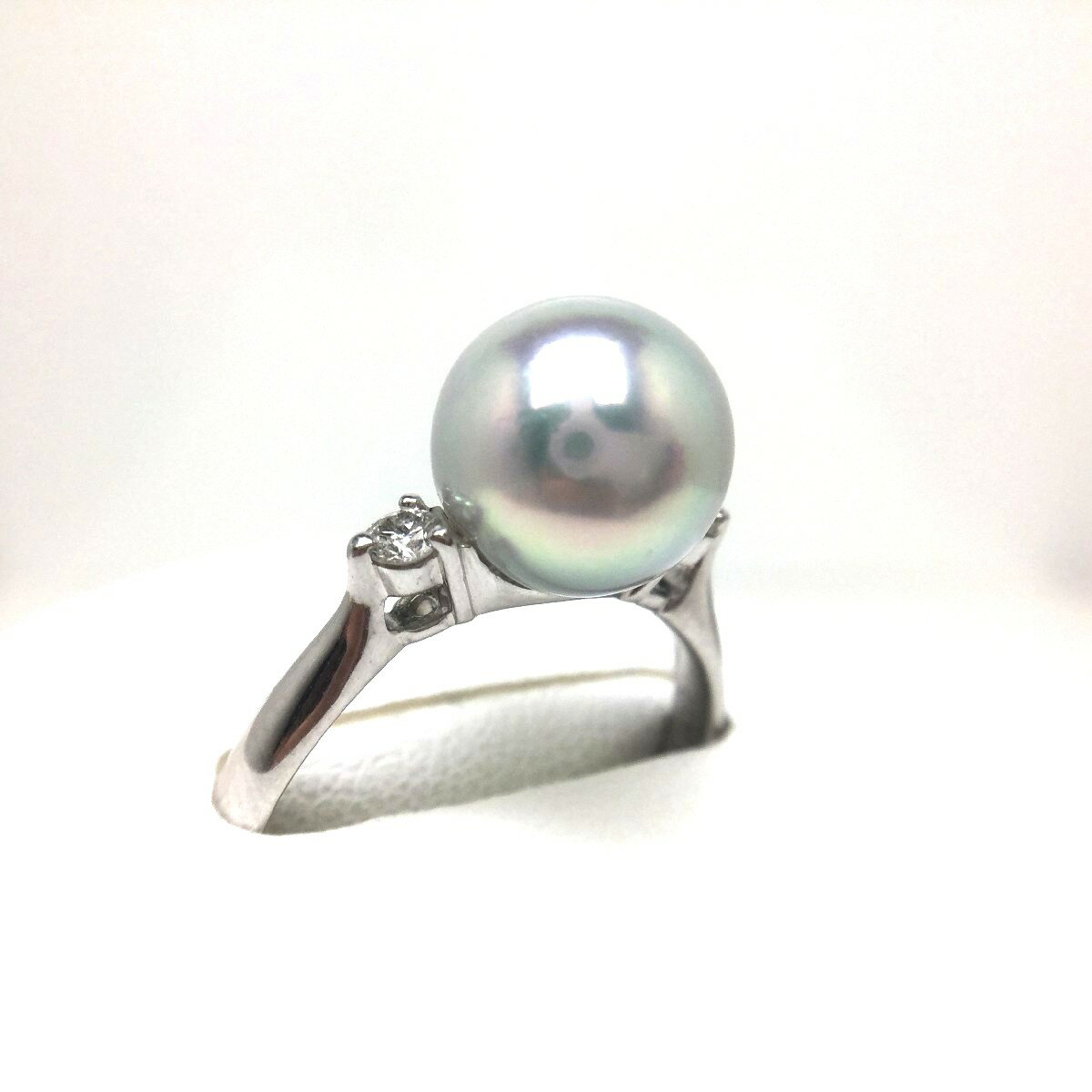 鑑別の種類オーロラ・真多麻　SS-028535真珠科学研究所商品の種類リング真珠の種類アコヤ真珠真珠のサイズ8.7mm真珠の形状ラウンド　1 ラウンド系真珠の色ホワイトシルバーブルー（ナチュラル）真珠の巻きA　0.8mm　真珠のテリA　1 ...