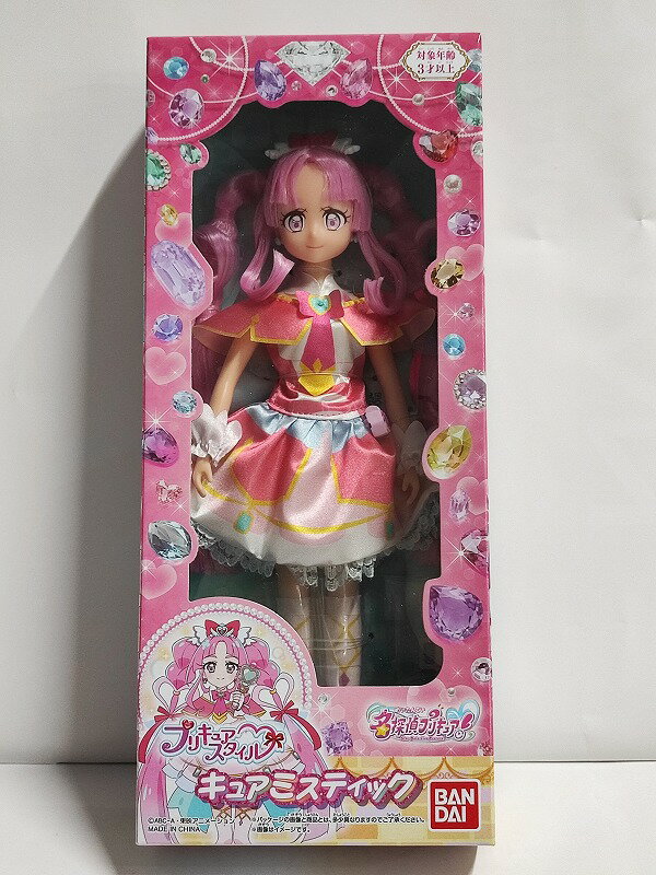 『名探偵プリキュア！』より、「プリキュアスタイル キュアミスティック」が登場！ お洋服、ヘアアクセサリー、靴を身に着けたプリキュアスタイル キュアミスティックです。 腰にはジュエルキュアウォッチキャリーがついており、付属のプリキットミラール...