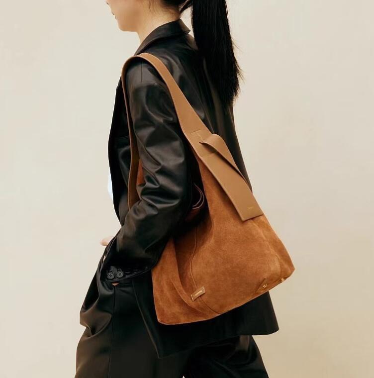 商品詳細 材質：本革 カラー：A【キャラメル】，B【オリーブグリーン】 サイズ： M：23*12*29CM L：30*12.5*37CM ご使用方法に関するお問い合わせはこちらの商品に関しましてはノーサポートとなっております。ご了承の上お買...