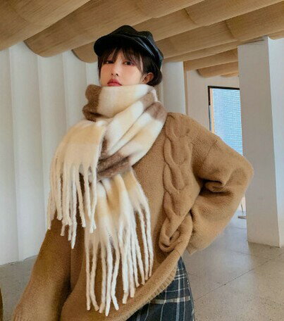 ◆商品説明◆ ◆素材：アクリル ◆カラー：A,B,C,D, ◆サイズ：38*240CM ※素人採寸の為、誤差が生じる場合がございます。ご了承下さいお願いします。 ★商品写真はできる限り実物の色に近づけるよう加工しておりますが、お客様のお使い...